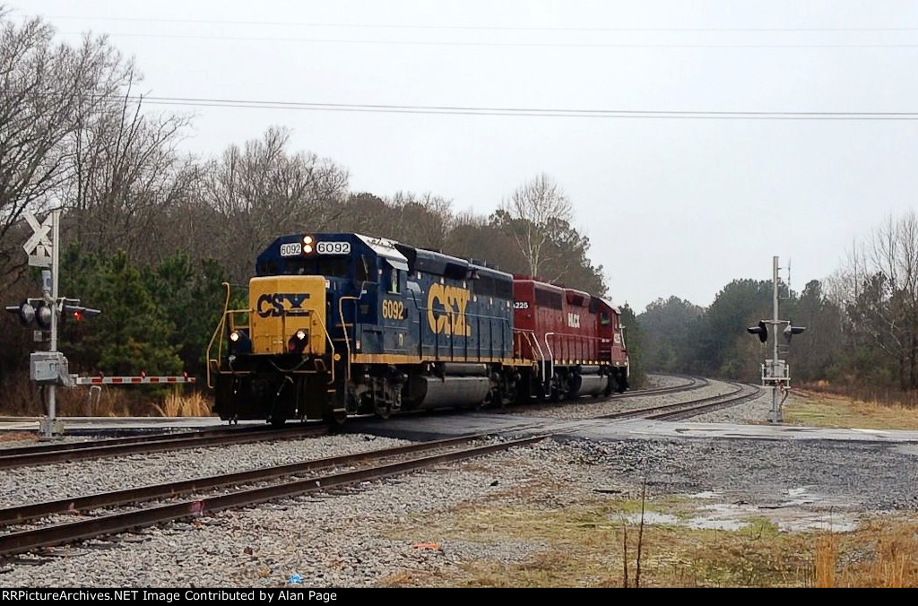 CSX GP40-2 6092 and GP40 HLCX 4225